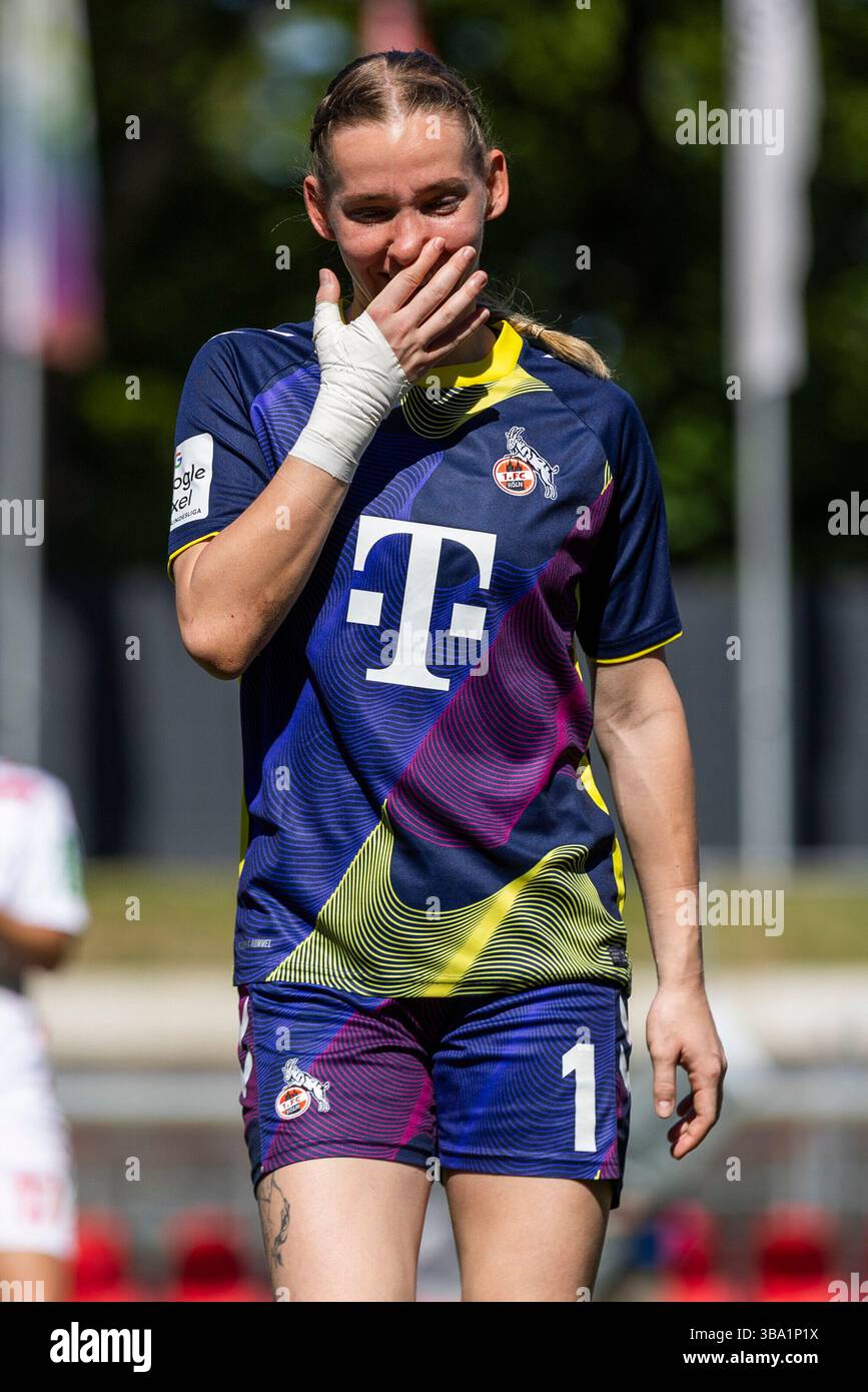 Jasmin Pal (1. FC K?ln, 1) wird offiziell verabschiedet. Google Pixel ...
