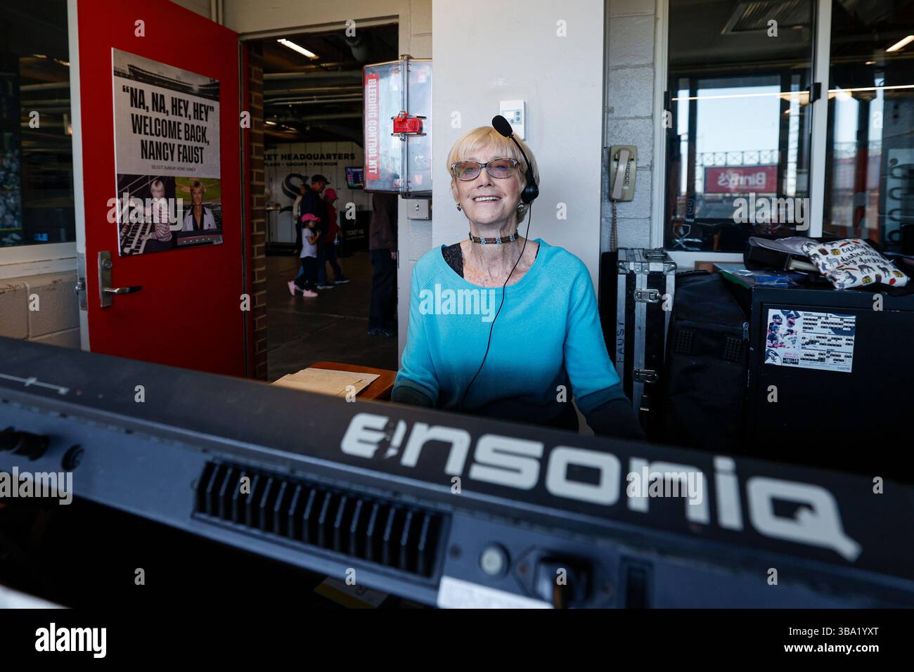 Former longtime Chicago White Sox organist Nancy Faust plays baseball ...