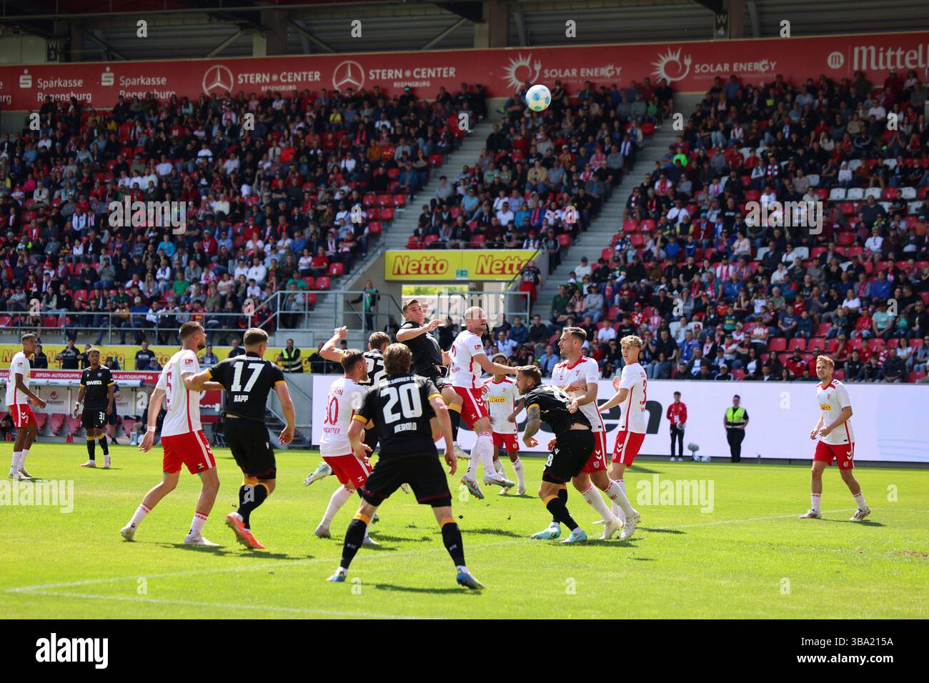 Ecke, Marcel Franke (Karlsruher SC, 28), Ali-Eren Ersungur (Karlsruher ...
