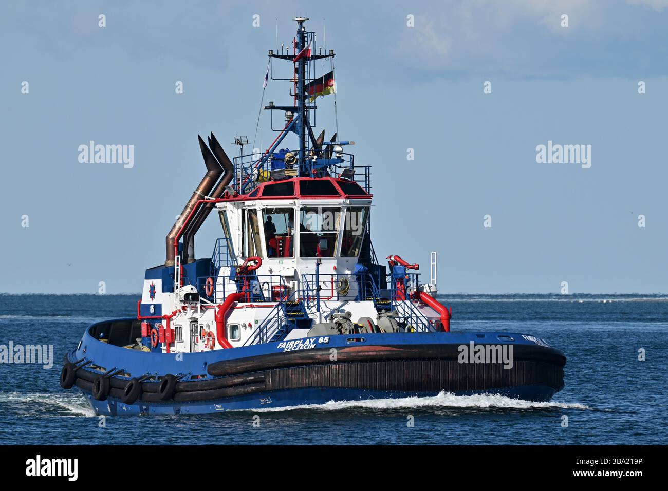 Tugboat FAIRPLAY-85 at the Kiel Fjord Stock Photo - Alamy