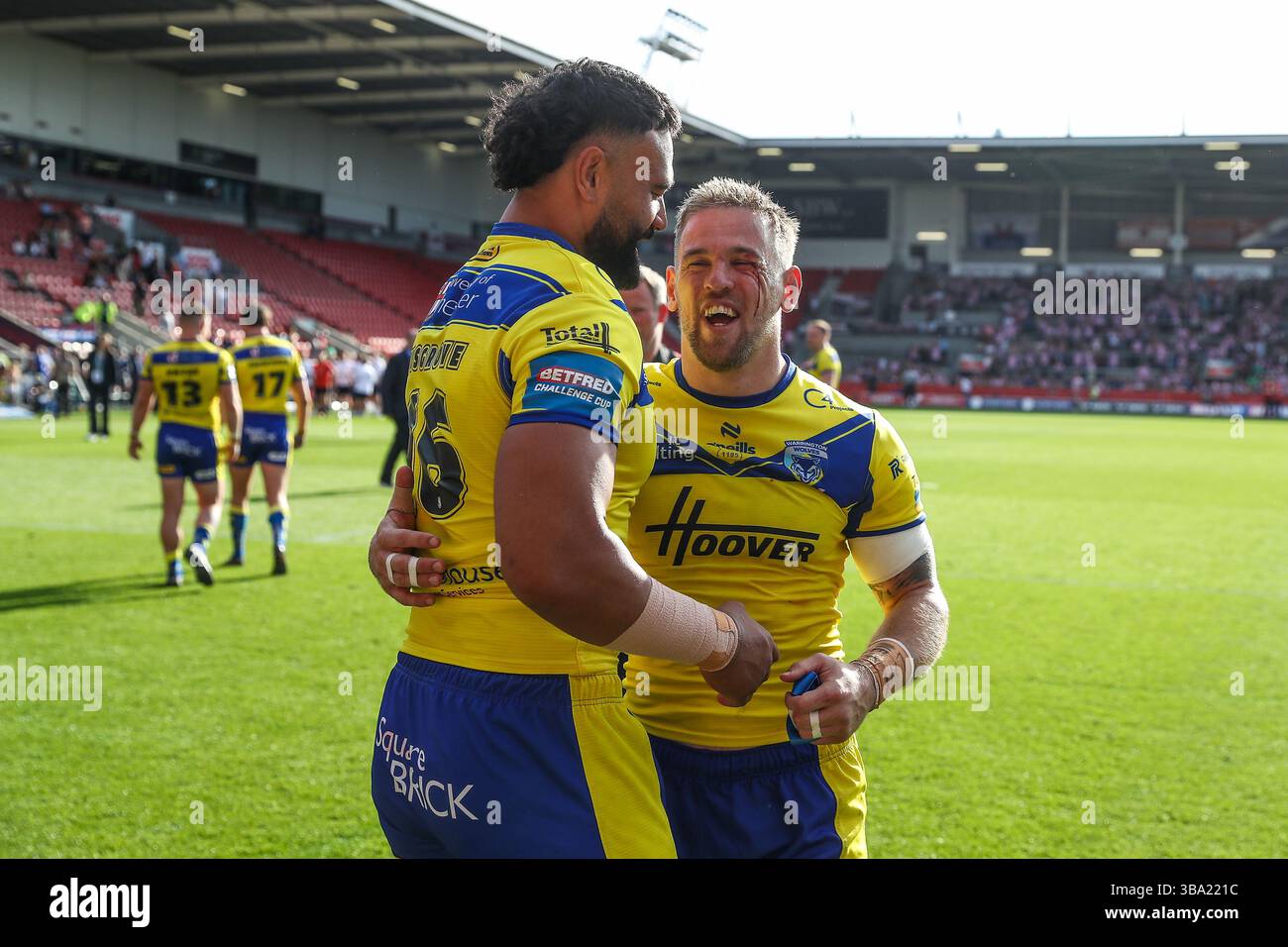 Zane Musgrove of Warrington Wolves and Matt Dufty of Warrington Wolves ...