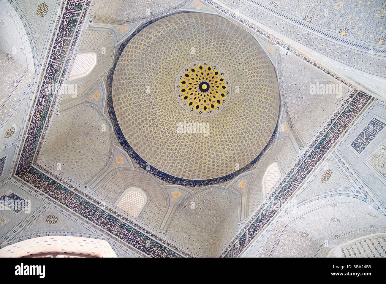 White blue and gilded mosaic tiles hi-res stock photography and images ...