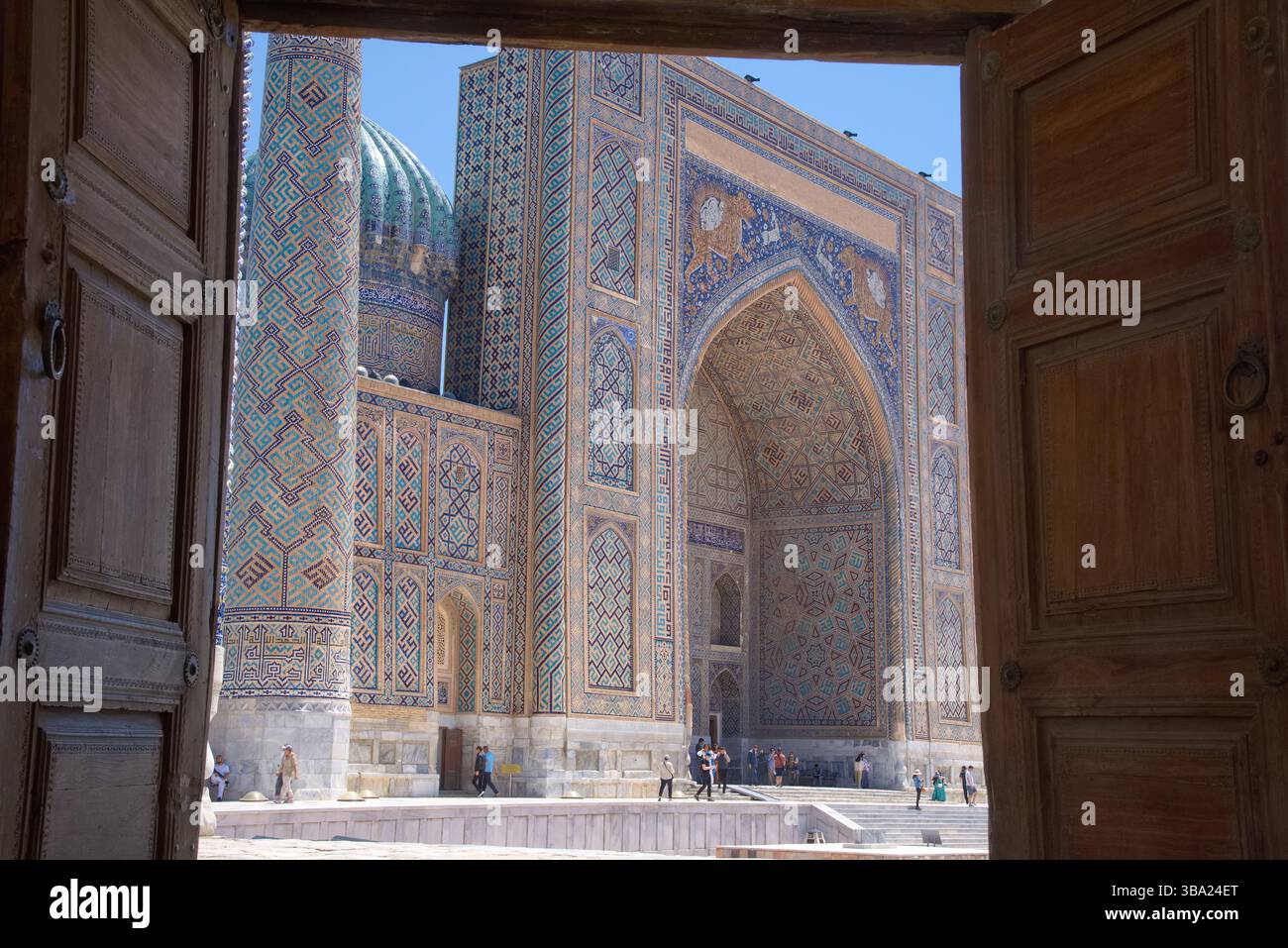 Dome, minaret tower and facade of Sher-Dor Madrasa in Registran Square ...