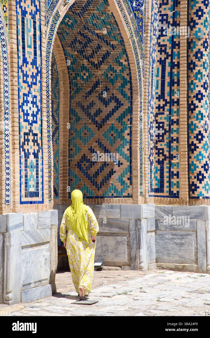 Madrasa registan in samarkand hi-res stock photography and images - Alamy
