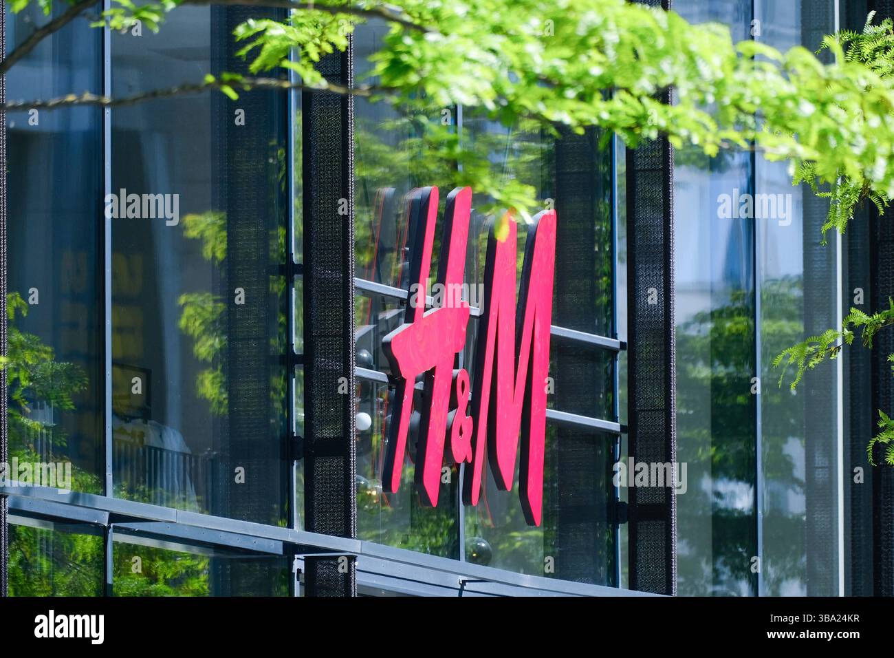 Düsseldorf 11.05.2025 H&M Hennes und Mauritz HundM Düsseldorf Nordrhein ...