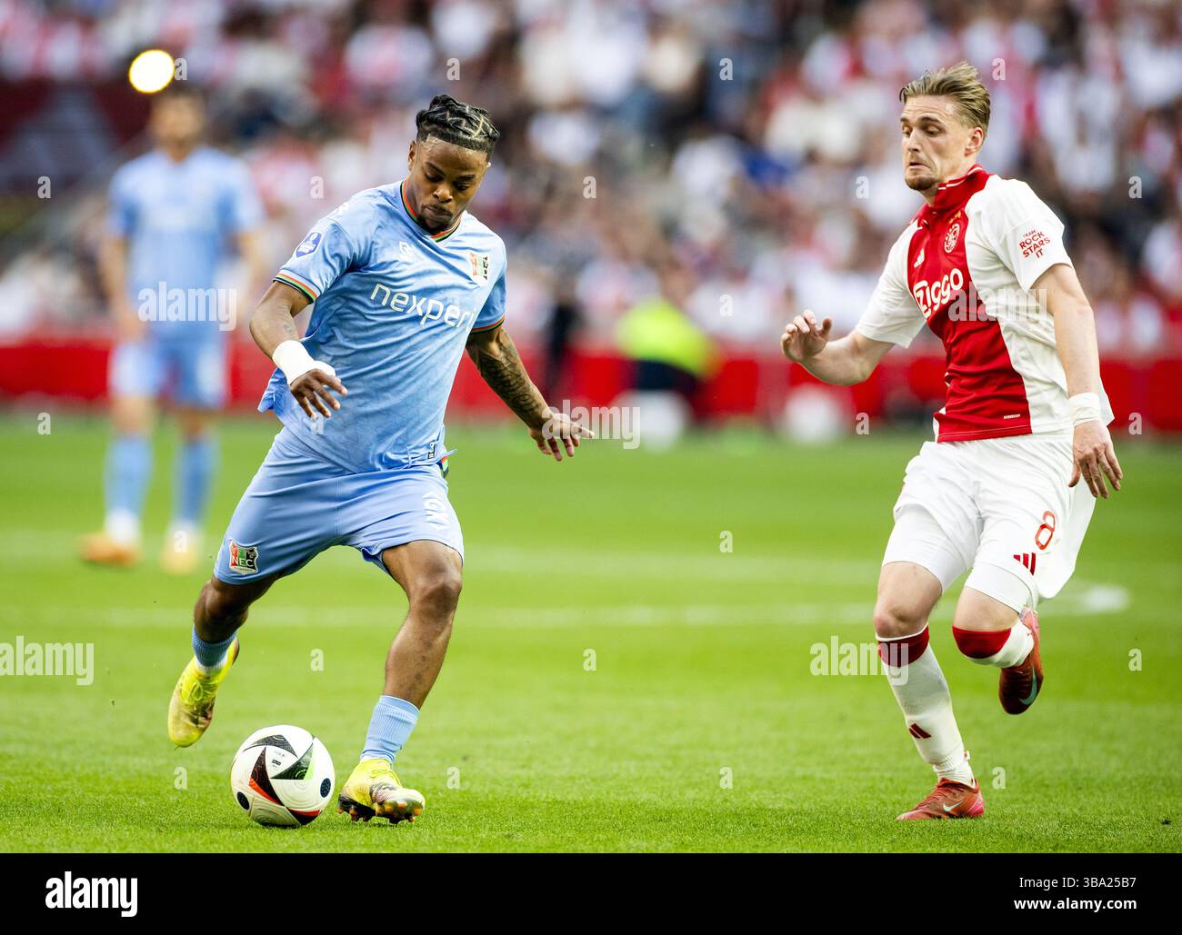 AMSTERDAM - Sontje Hansen of NEC shoots the 0-1 past Kenneth Taylor of ...