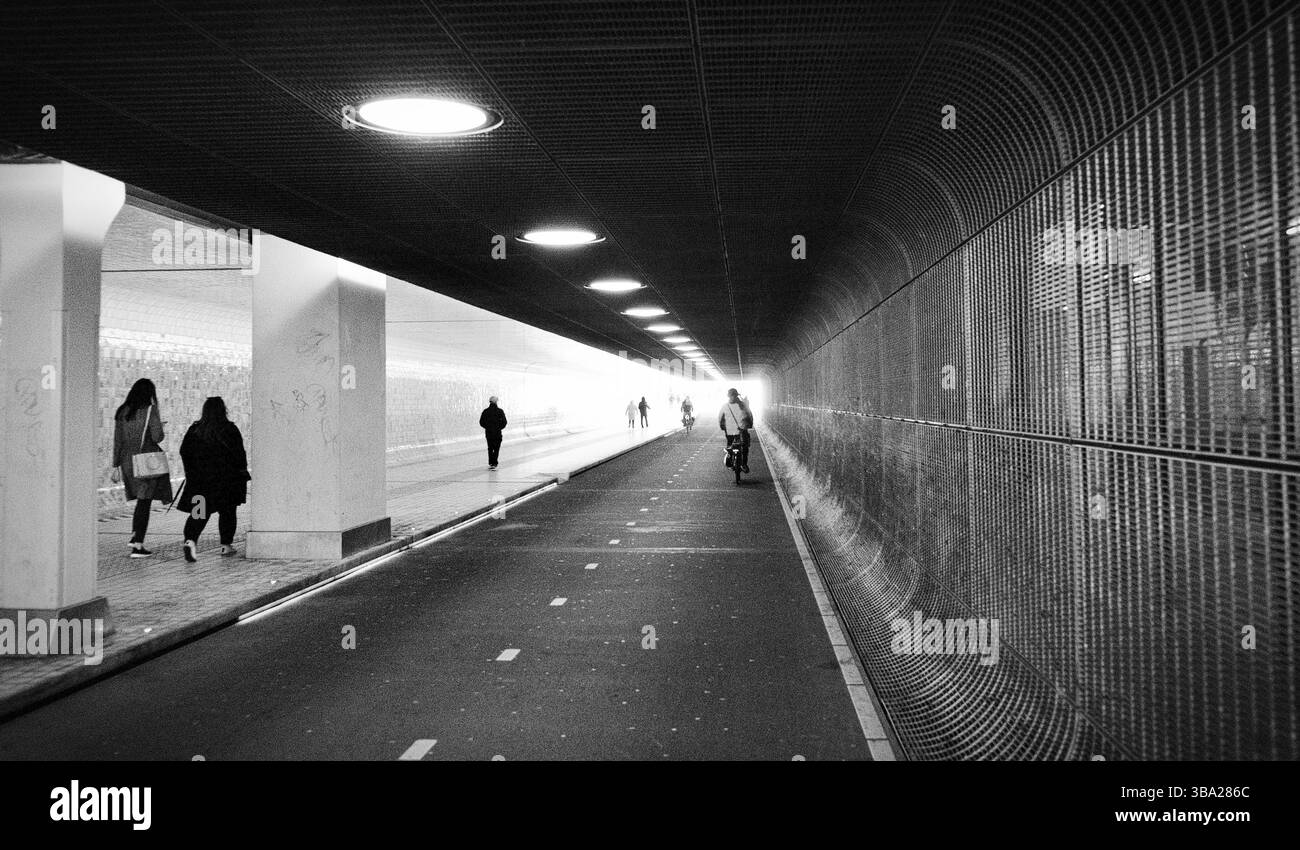 Frontal range Black and White Stock Photos & Images - Alamy