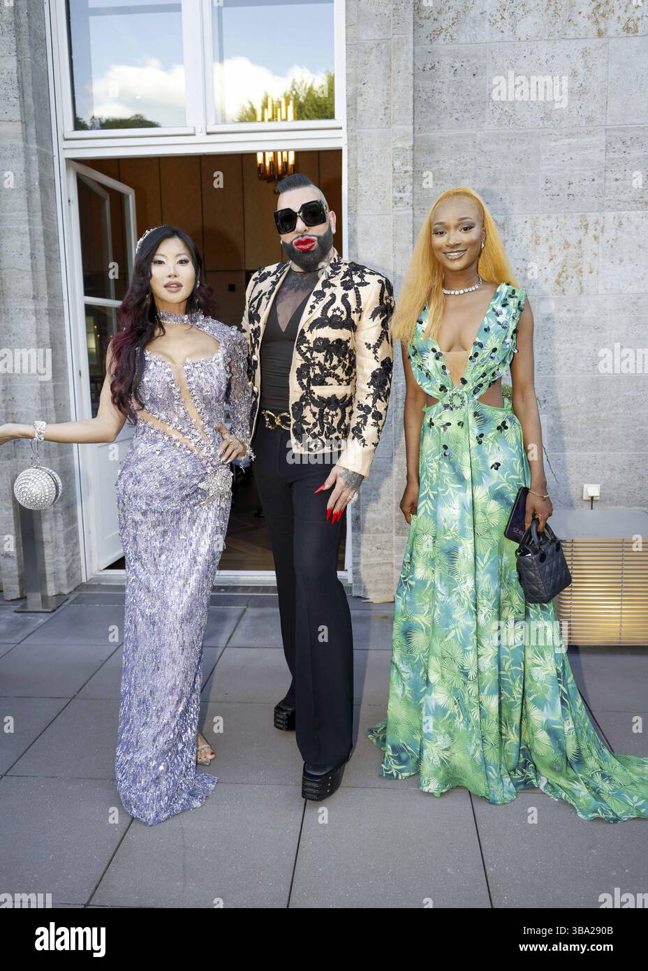 Miss china kioko li hi-res stock photography and images - Alamy