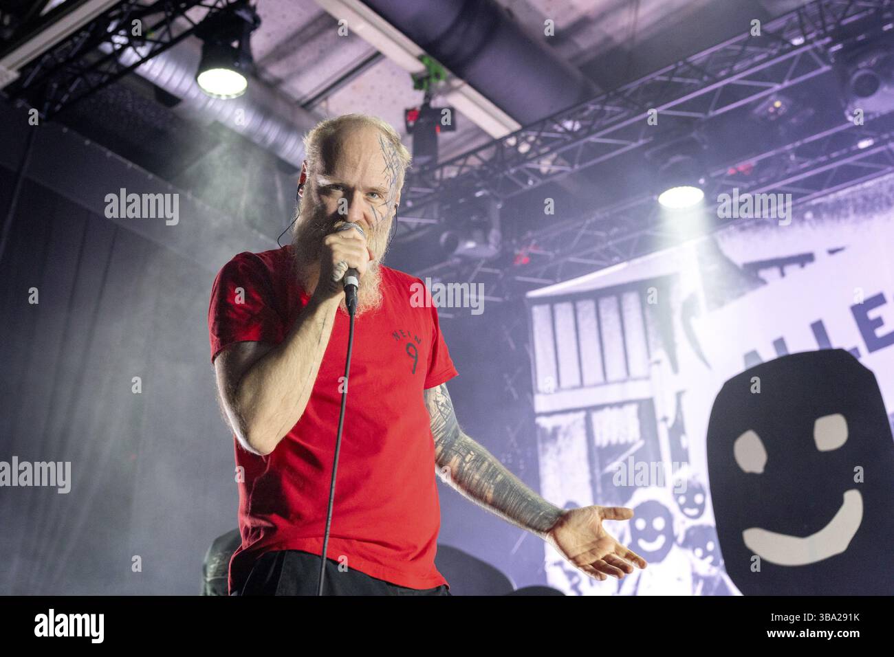 Timo Warkus, singer of the punk rock band TEAM SCHEISSE, live on 09.05. ...