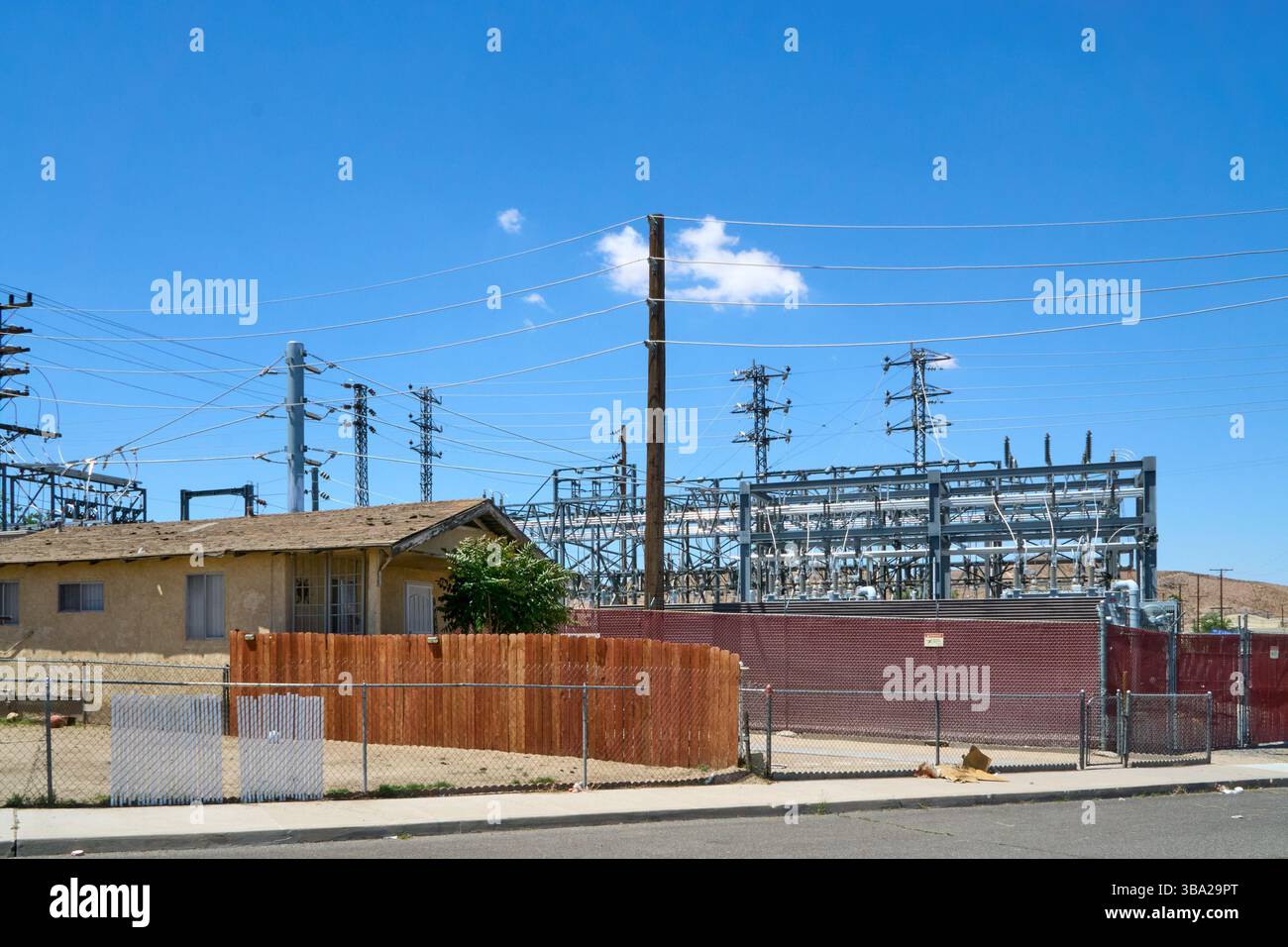 Barstow, California, USA. 7th May, 2025. In Barstow, this compact ...