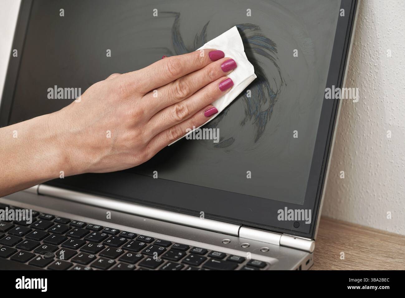 Hands cleaning laptop screen tissue hi-res stock photography and images ...