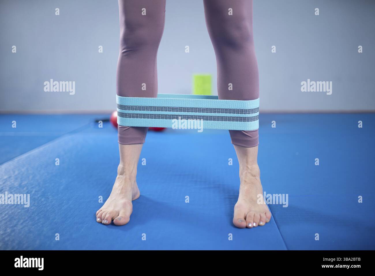 Fitness resistance band loop around thighs, booty band circle hip bands ...