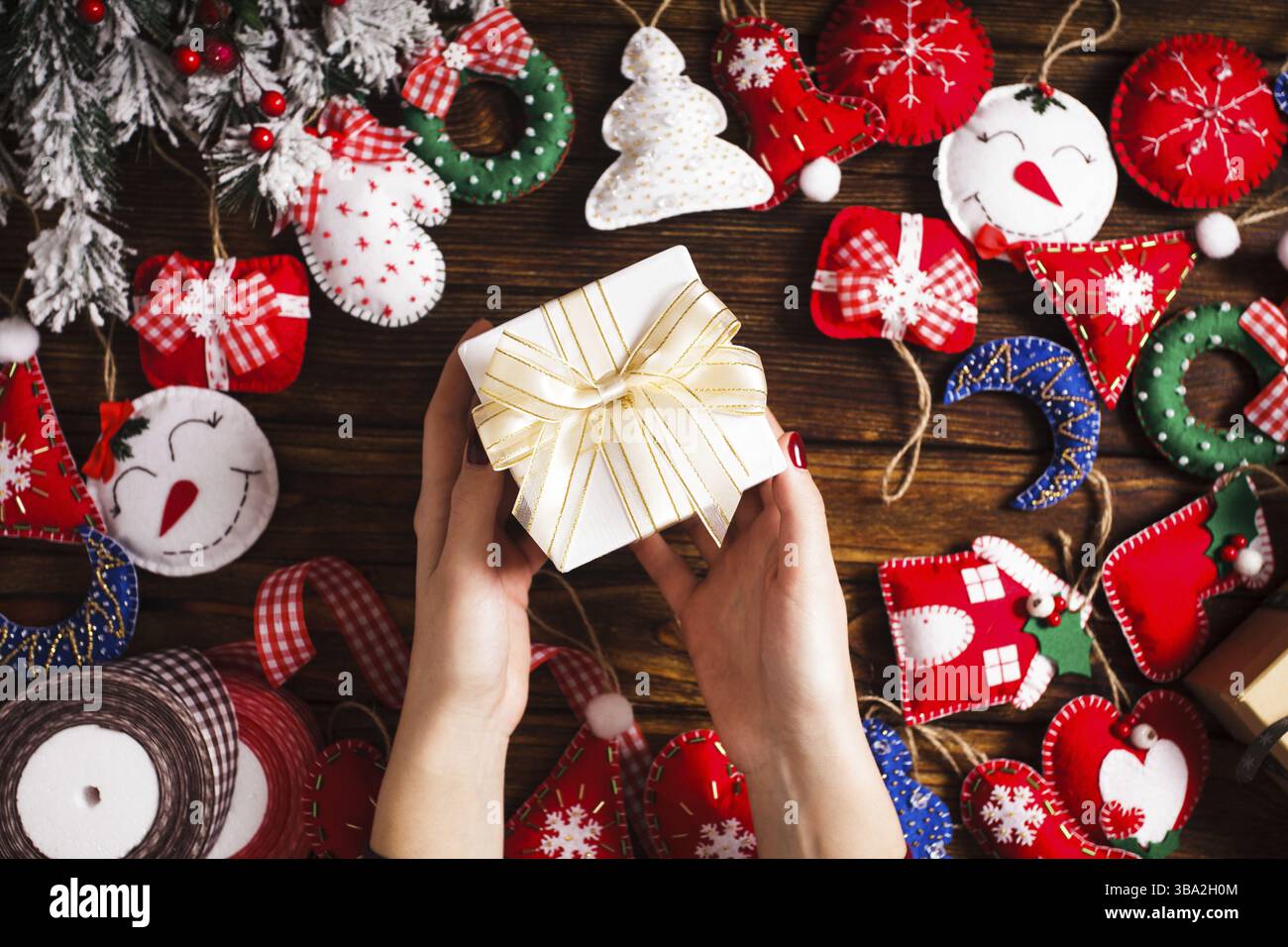 Gloves christmas hi-res stock photography and images - Alamy
