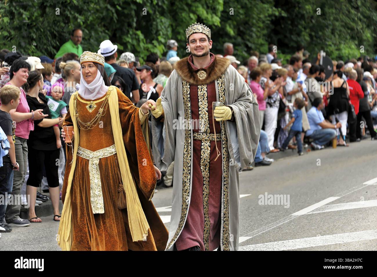 Medieval friendships hi-res stock photography and images - Alamy