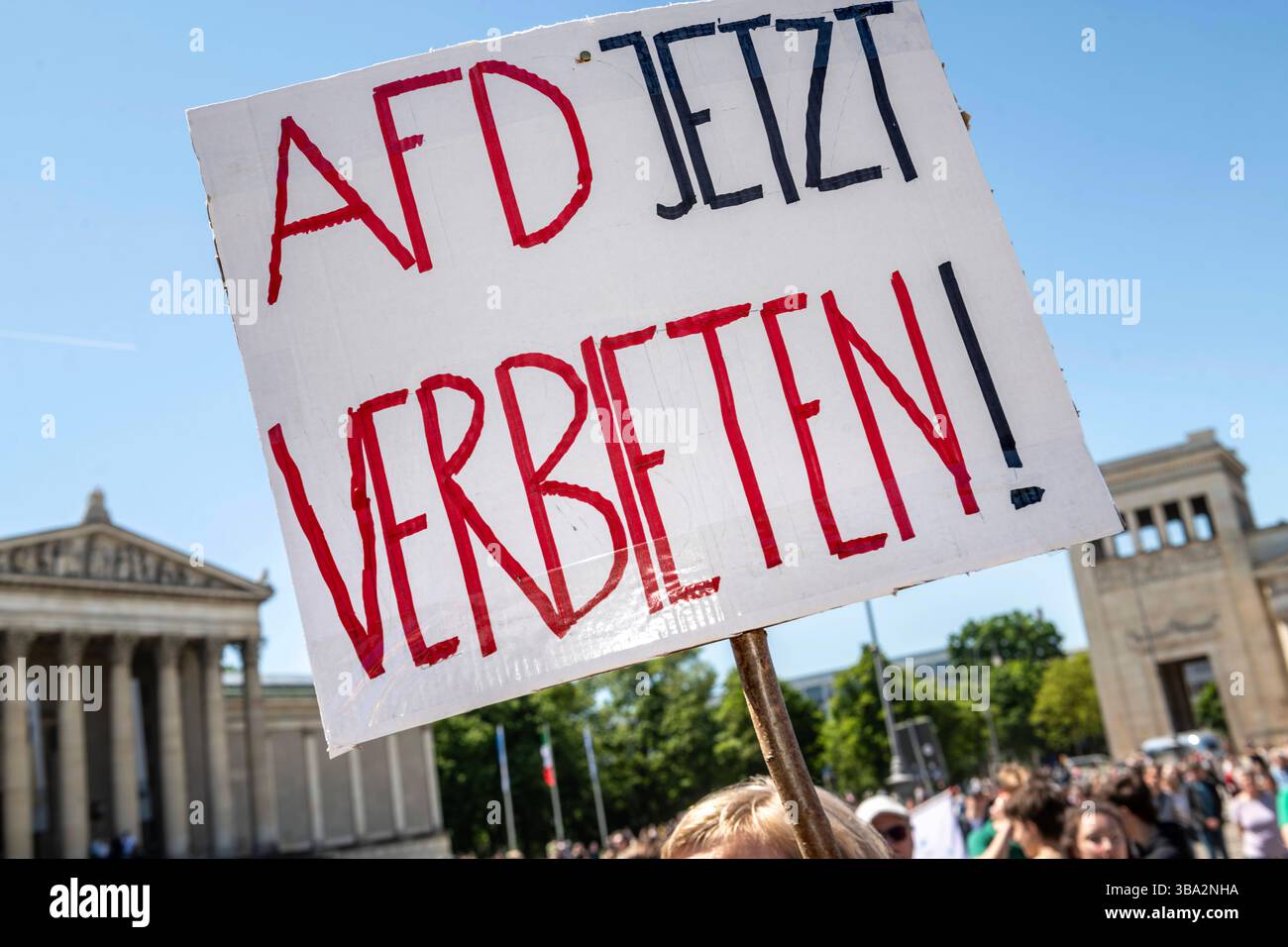 AfD-Verbot jetzt Demo gegen Rechtsextremismus, München, Königsplatz, 11 ...