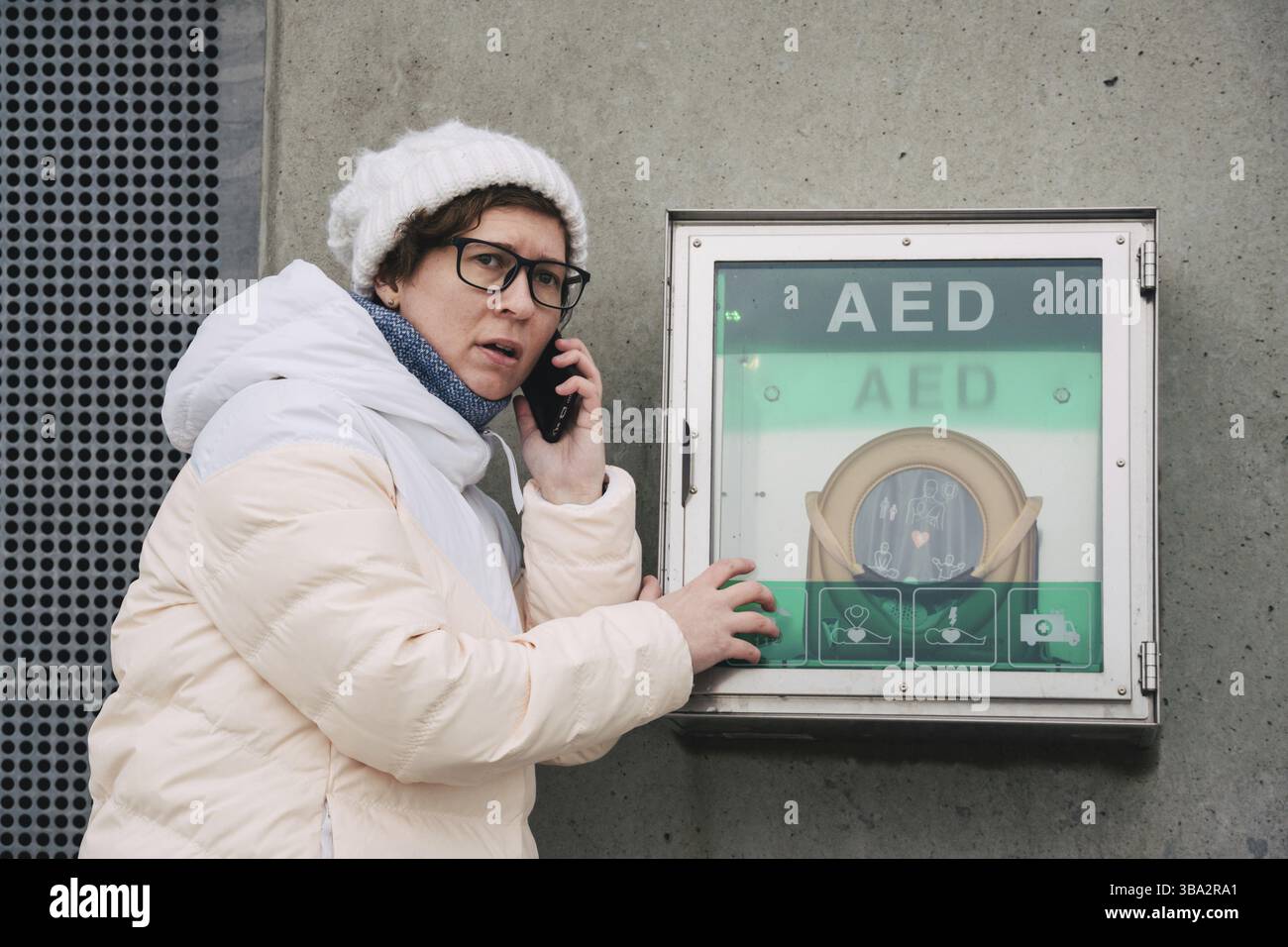 Woman uses telephone box hi-res stock photography and images - Alamy