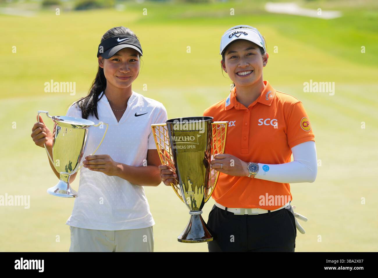 Jeeno Thitikul, of Thailand, right, and top amateur Aphrodite Deng, hold their trophies after ...