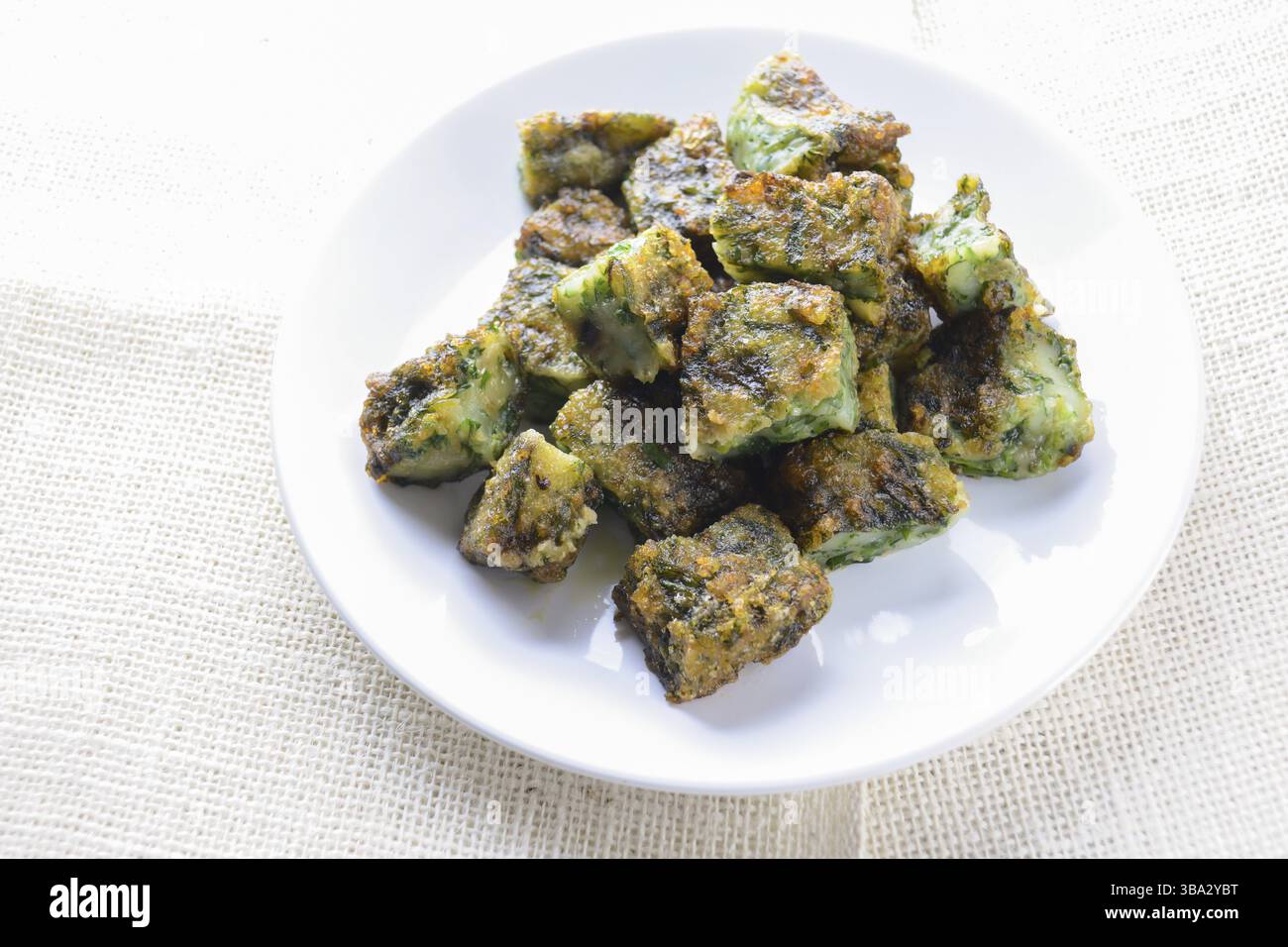 Deep fried Chinese Chive Dumplings (Kanom Gui Chai or Ku Chai Kuih ...