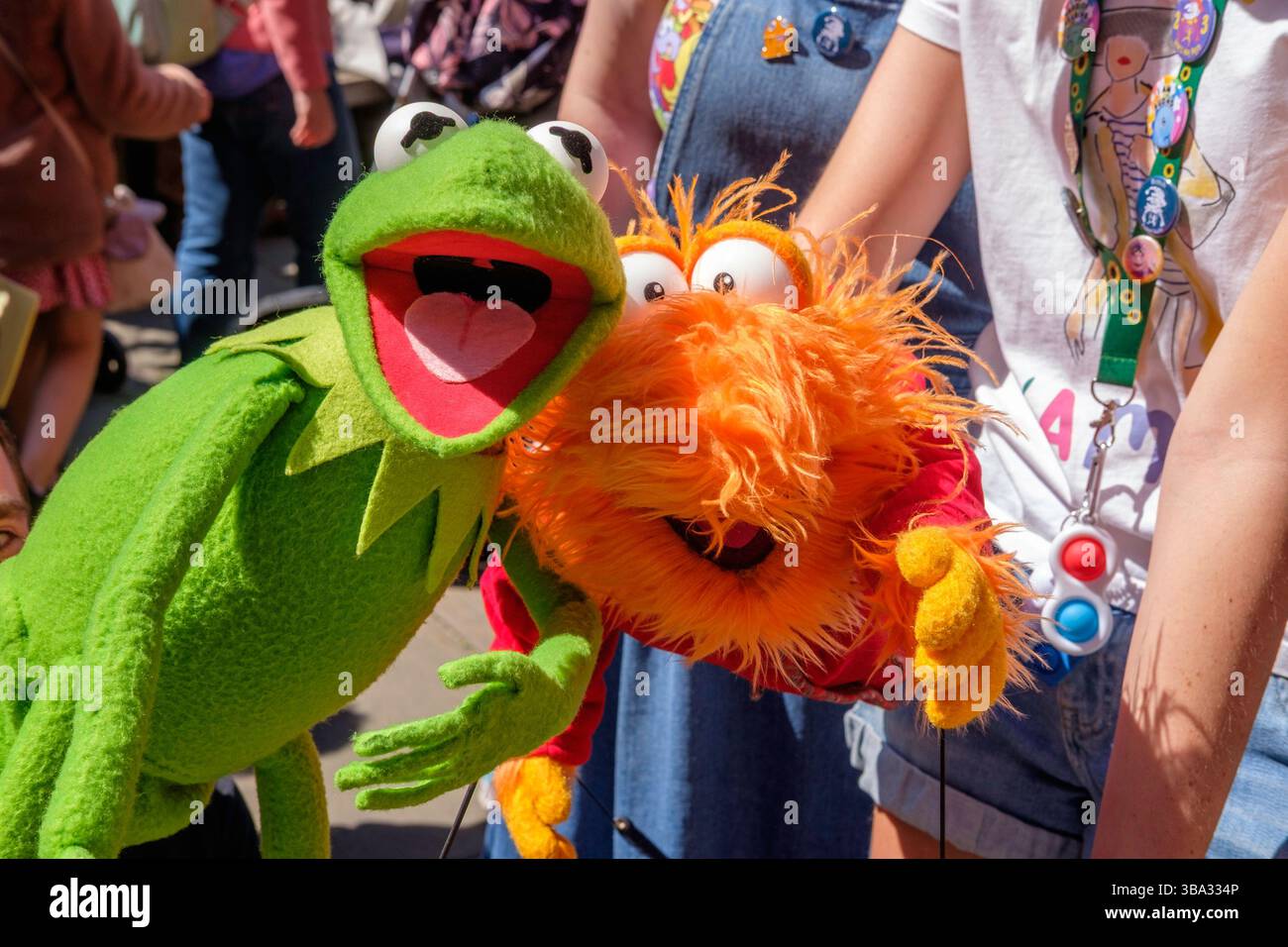 11th May 2025, London, UK. Professional puppeteers and puppet ...