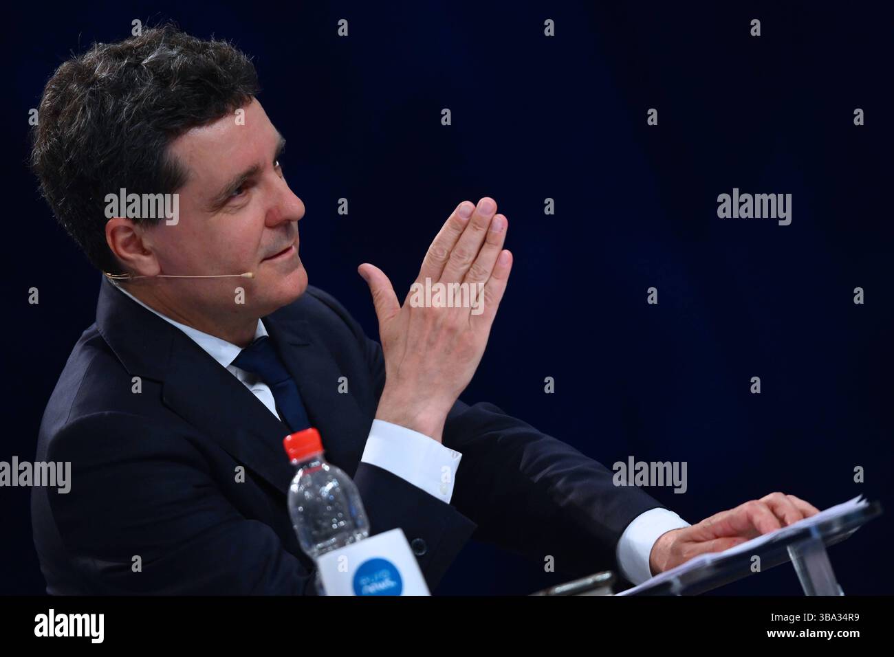 ROMANIA-POLITICS-VOTE-DEBATE Presidential candidate Nicusor Dan ...