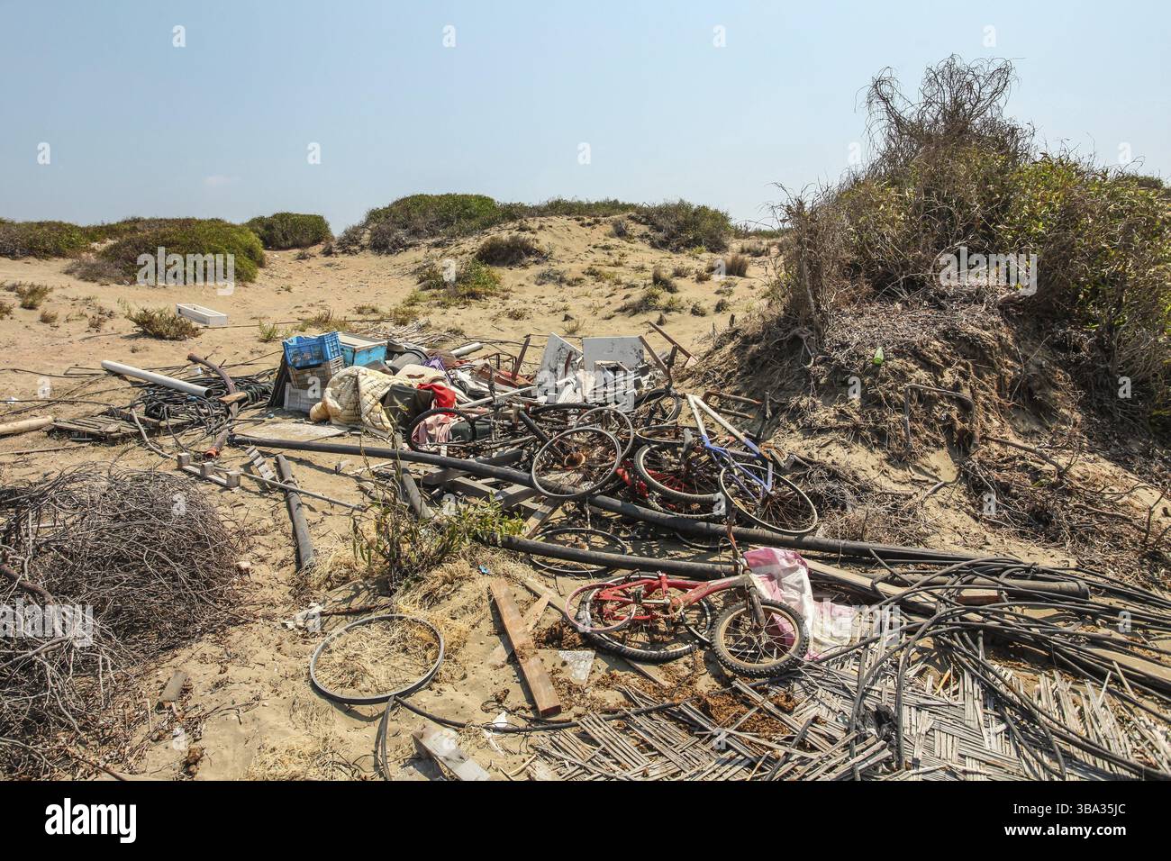 Pile of cycles bikes hi-res stock photography and images - Alamy