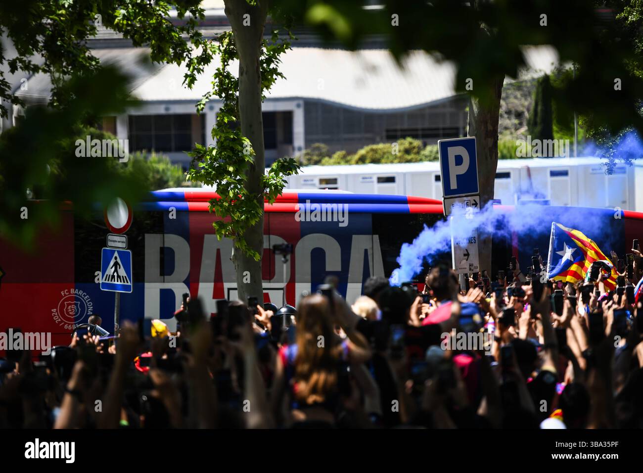 Supporters of Barcelona cheer on the players bus during the Spanish ...