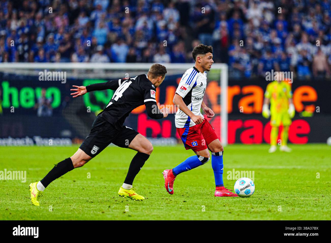 Dennis Dressel (SSV Ulm 1846, #14), Ludovit Reis (Hamburger SV, #14) GER, Hamburger SV vs. SSV ...