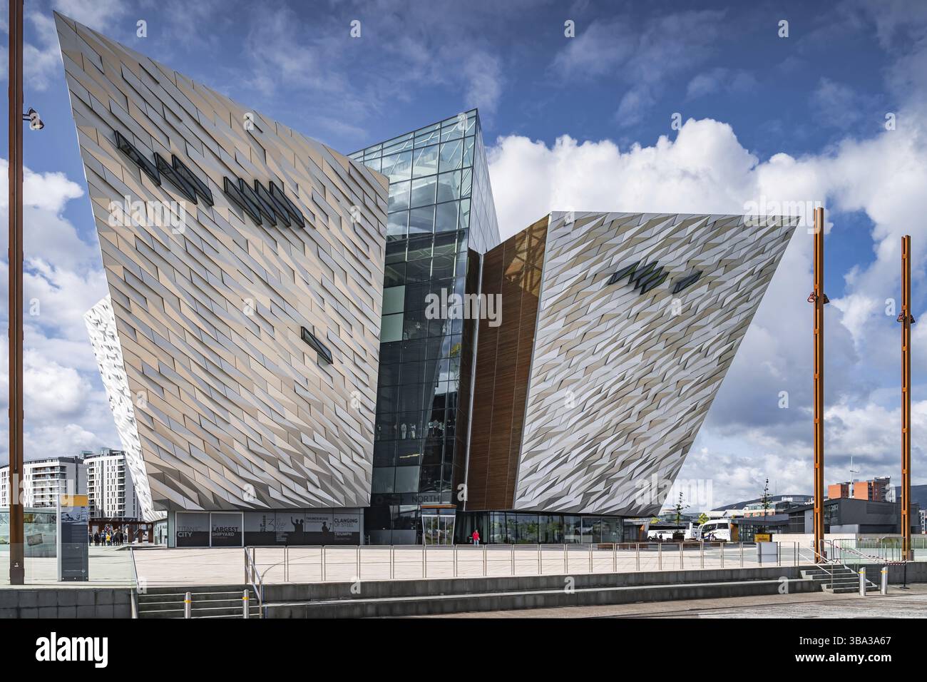Titanic side view hi-res stock photography and images - Alamy