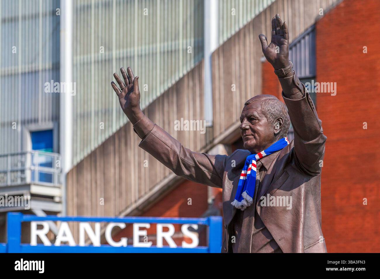 Walter smith rangers statue hi-res stock photography and images - Alamy