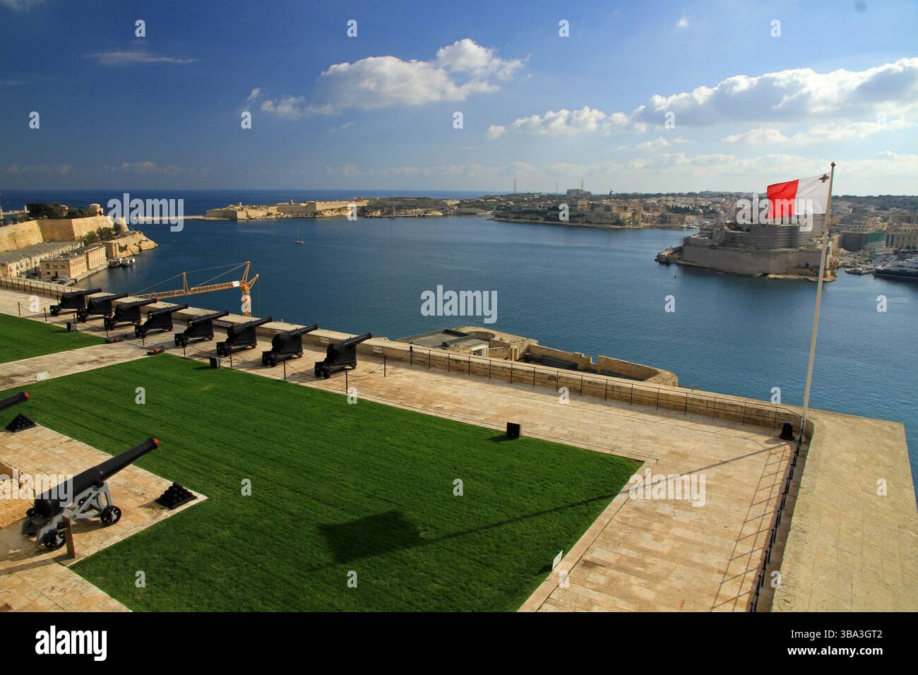 Saluting Battery and Fort St. Angelo in Grand Harbour, Valetta, Malta ...