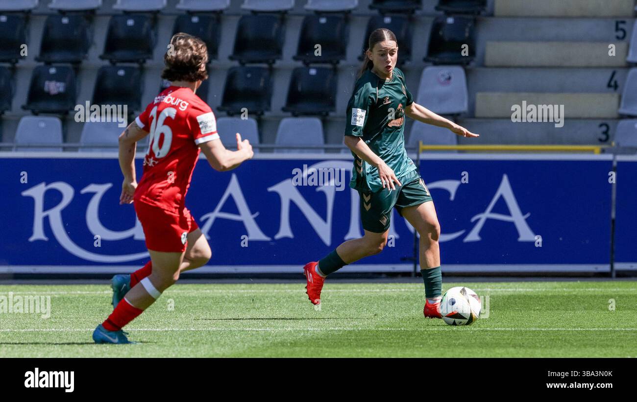 Freiburg, Deutschland. 11th May, 2025. Tuana Mahmoud (SV Werder Bremen ...