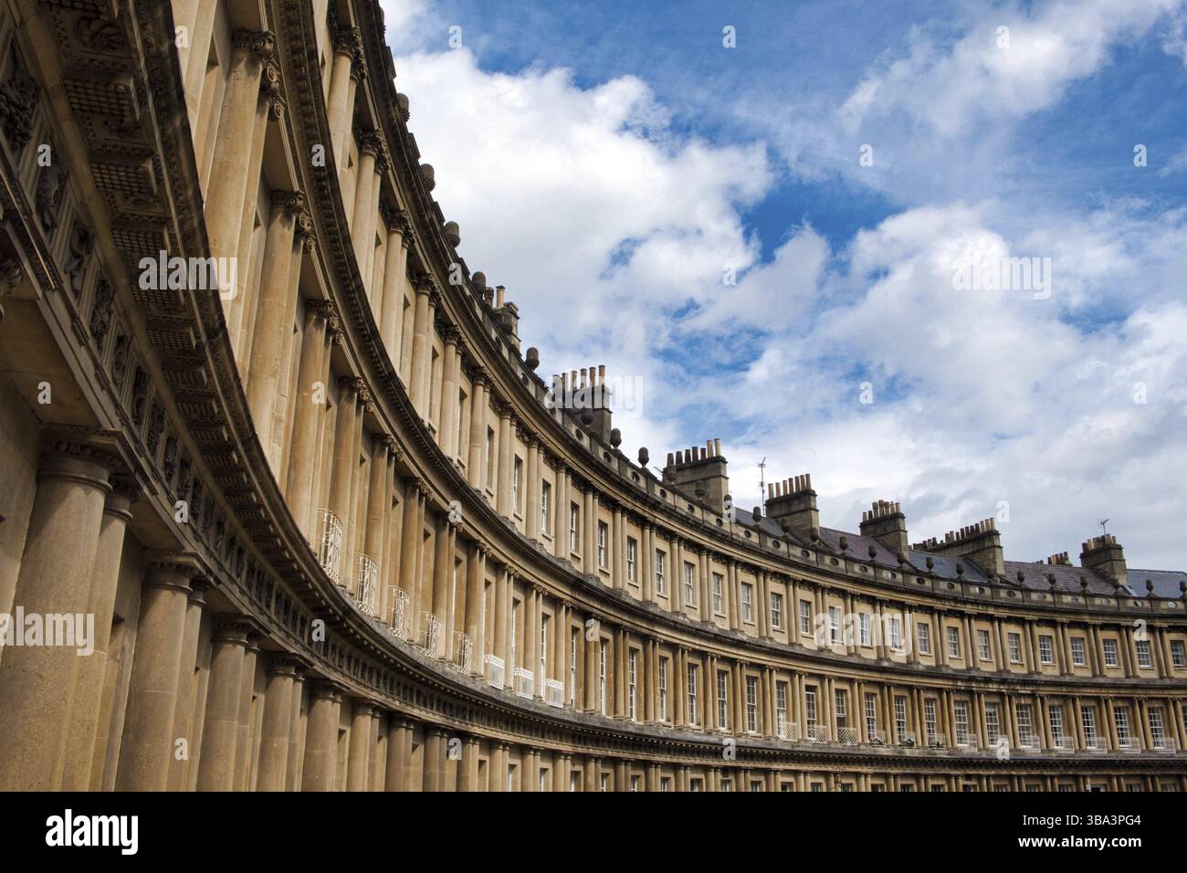 Curved terrace of Georgian Town houses in The Circus, Bath, England ...