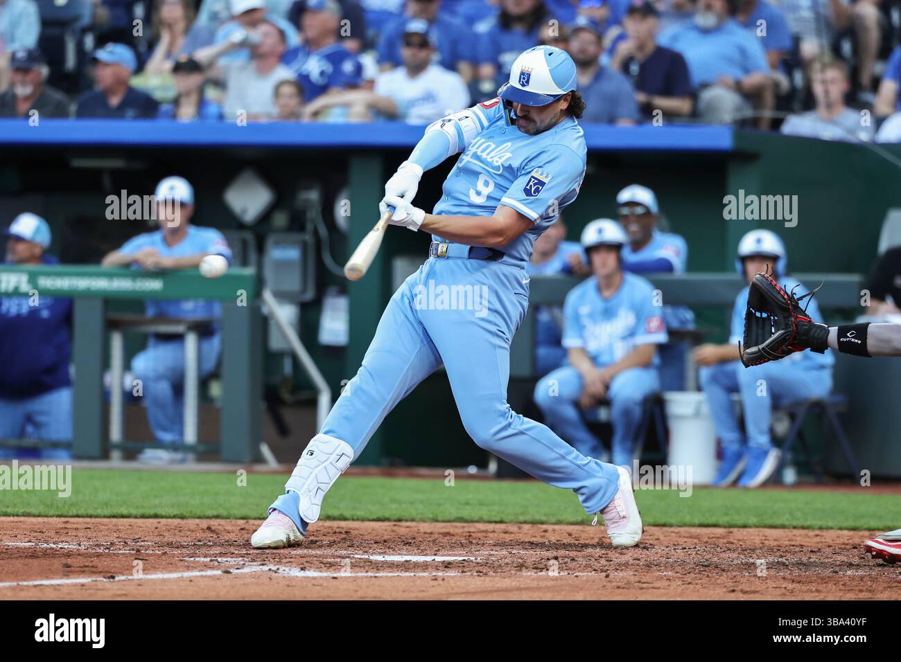 KANSAS CITY, MO - MAY 10: Kansas City Royals first base Vinnie ...