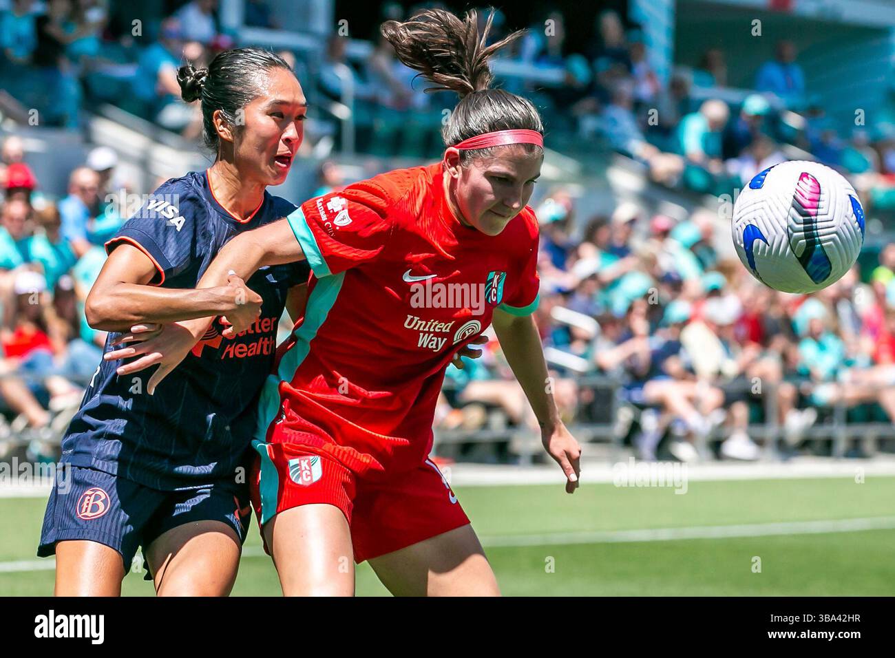 KANSAS CITY, MO - MAY 11: KC Current defender Izzy Rodriguez (18) and ...