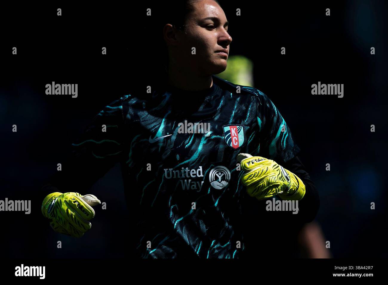 KANSAS CITY, MO - MAY 11: KC Current goalkeeper Lorena (23) jogs to her ...