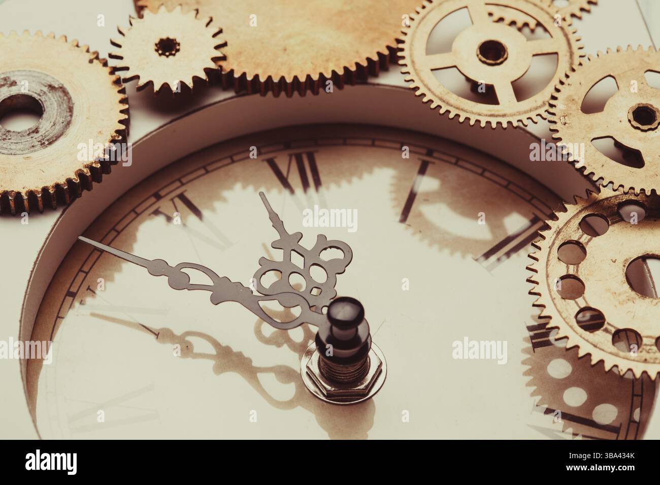 Vintage clock and details of the mechanism close-up Stock Photo - Alamy