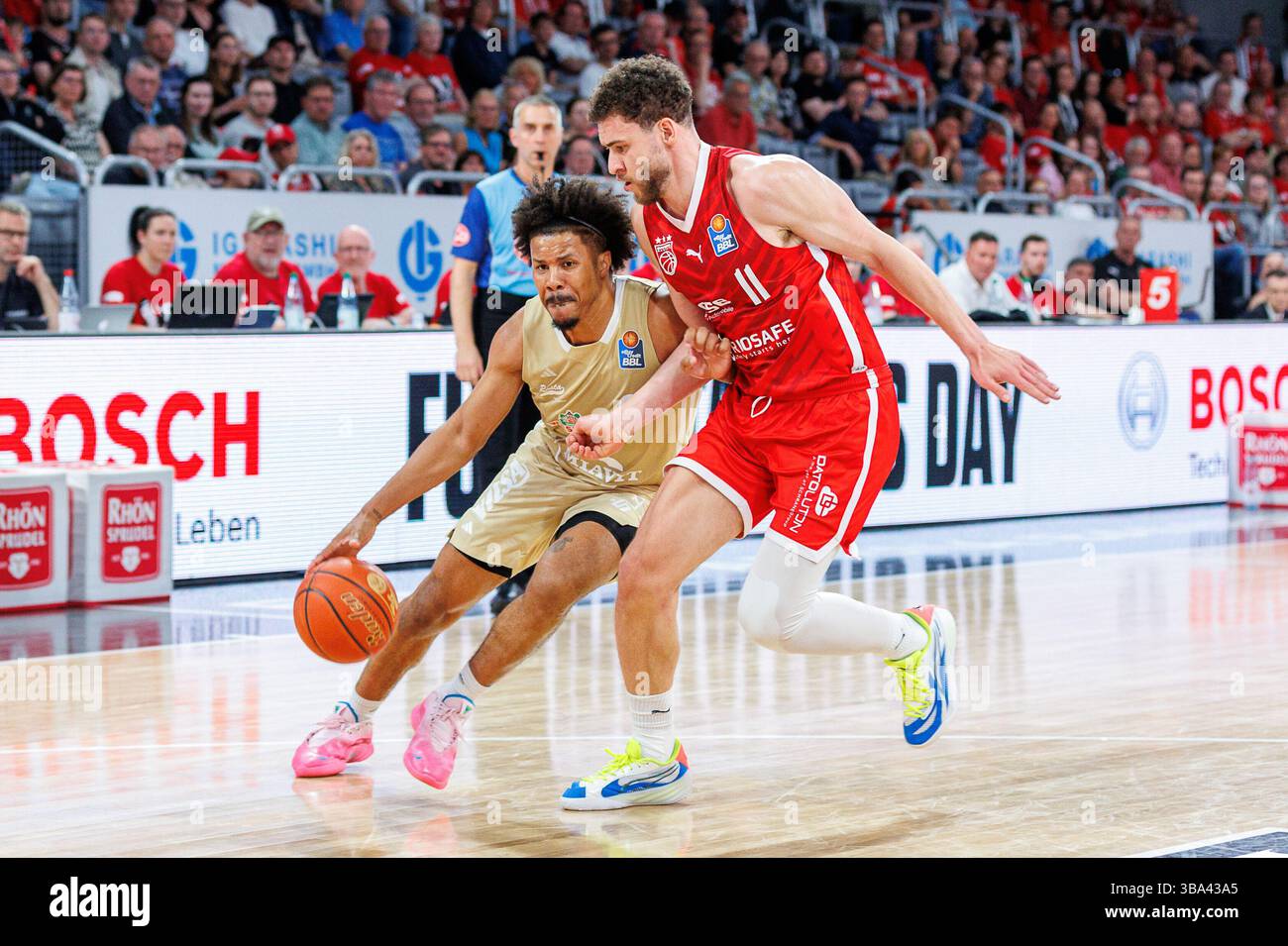Mike Bothwell (Rasta Vechta, #00), Kevin Wohlrath (Bamberg Baskets, #11 ...