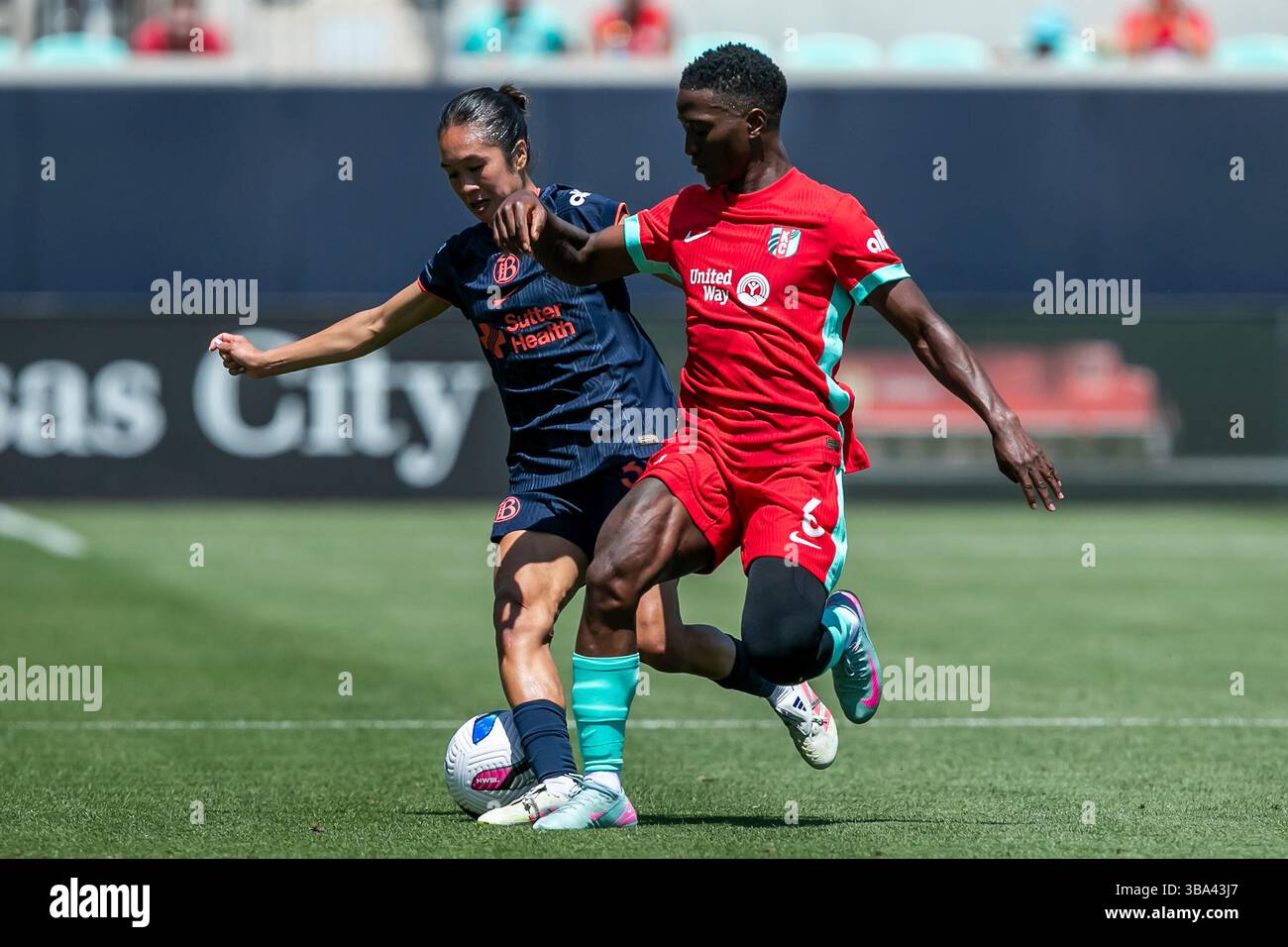 KANSAS CITY, MO - MAY 11: KC Current forward Temwa Chawinga (6) battles ...