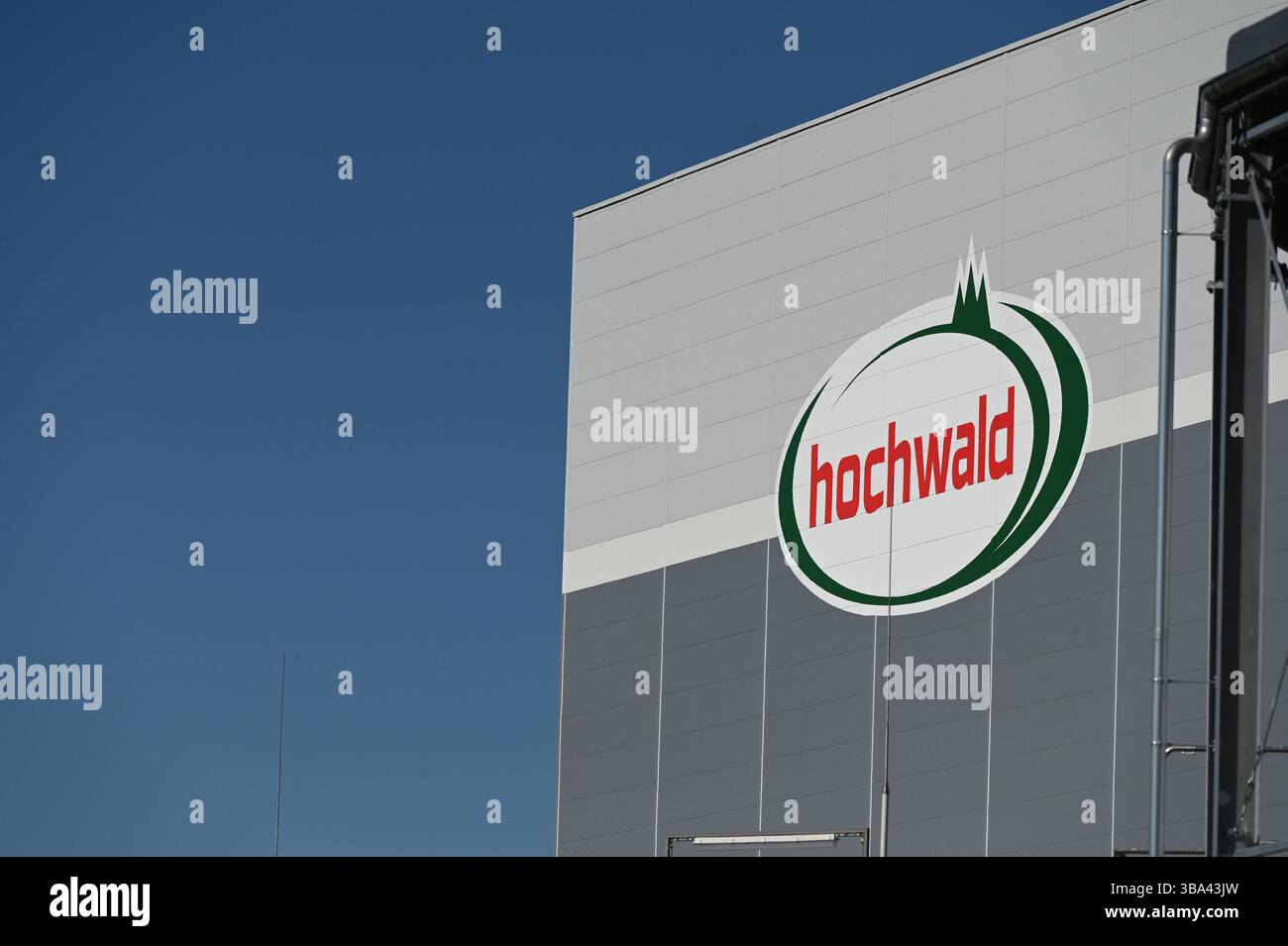 Logo, Schriftzug der Hochwald Milch eG, eine Genossenschaft, die als ...