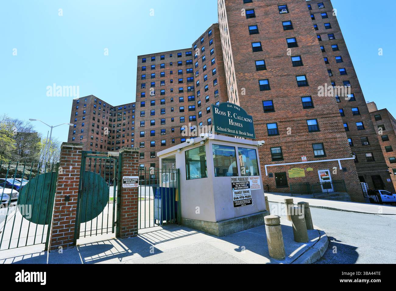 Housing projects School St. Yonkers NY Stock Photo - Alamy
