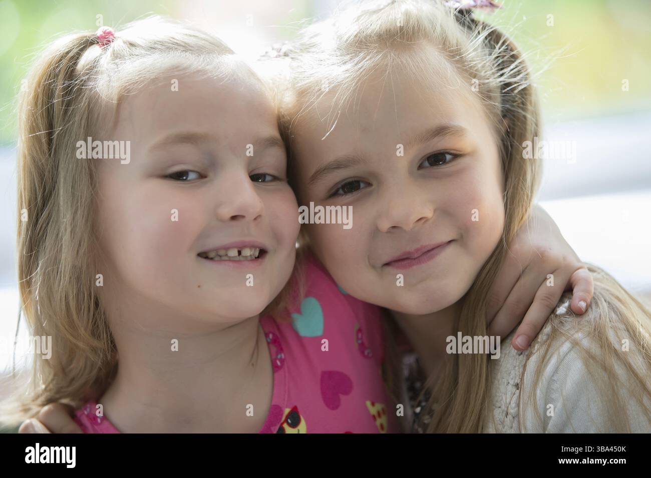 Two girls preschool girls girlfriends Stock Photo - Alamy