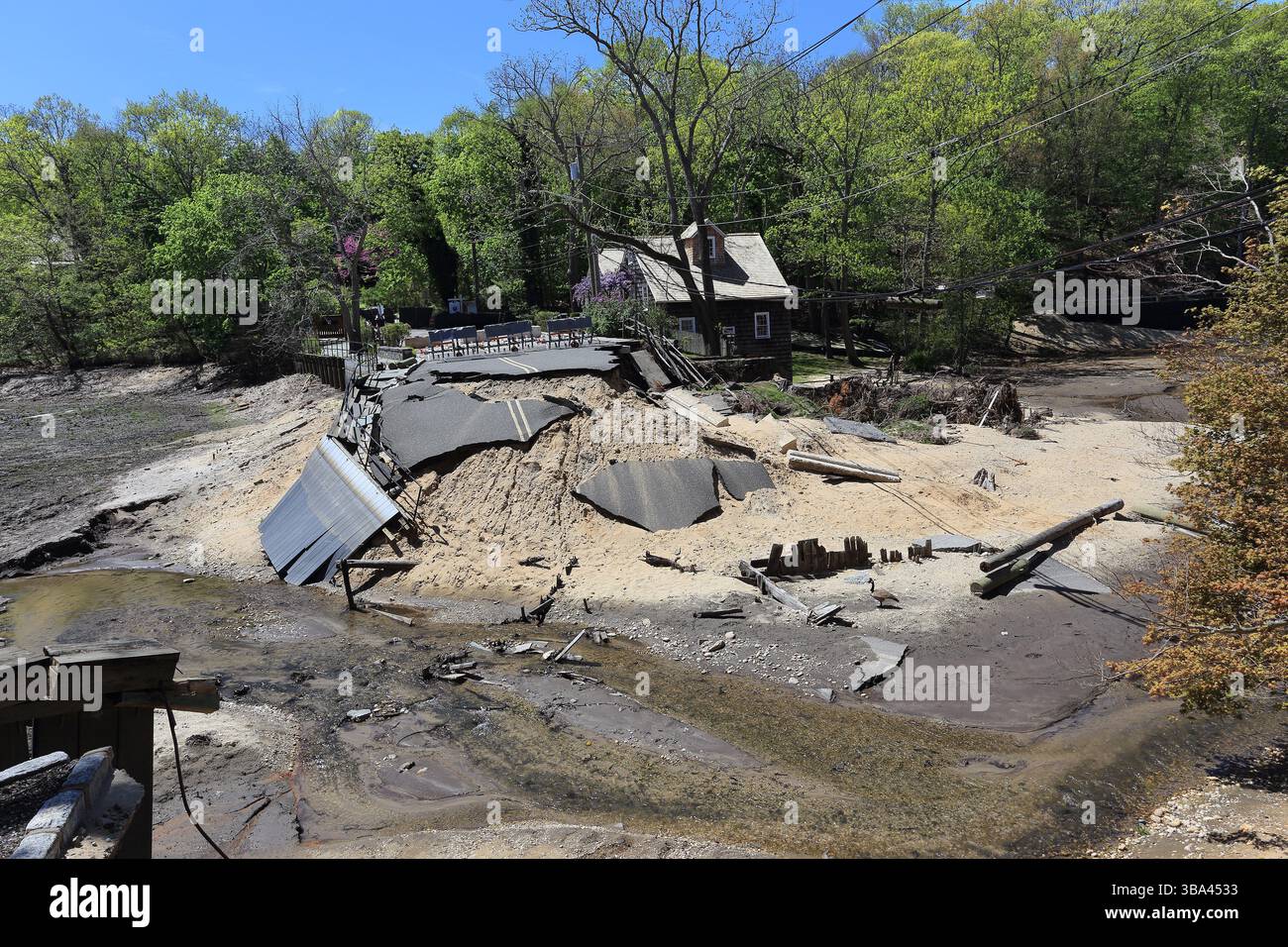 Broken dam earthquake hi-res stock photography and images - Alamy