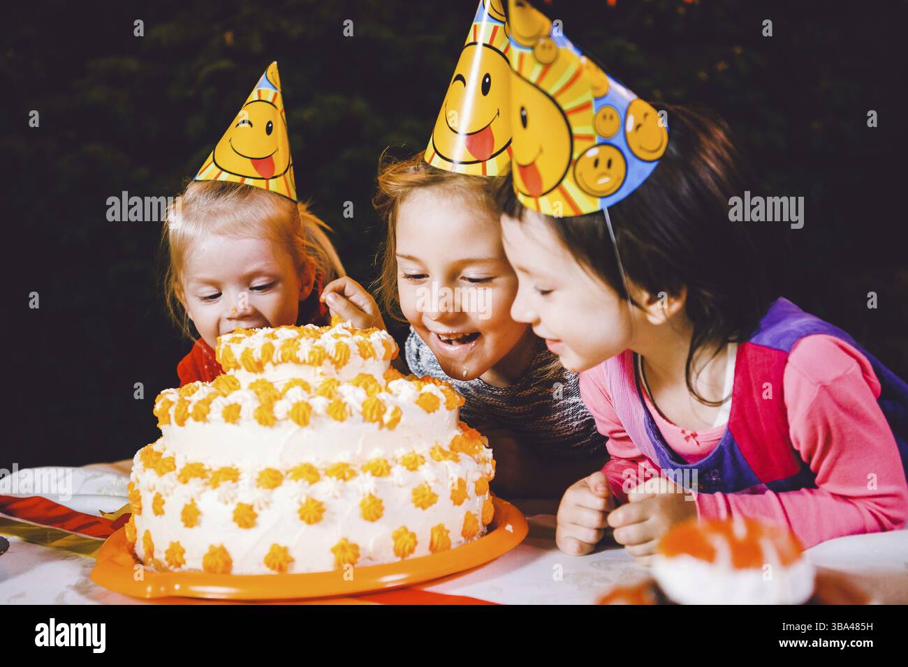 Busy children's birthday party hi-res stock photography and images - Alamy