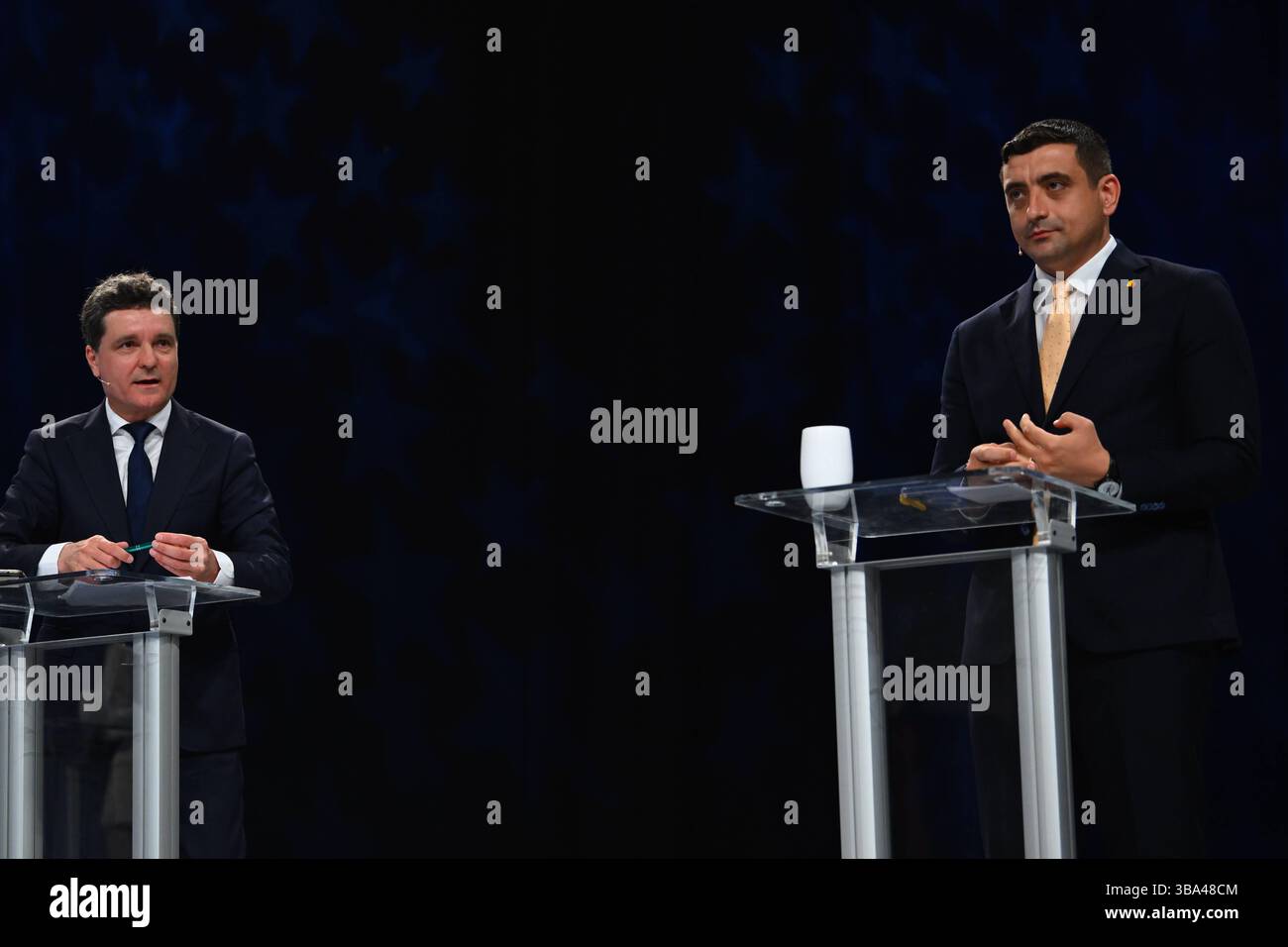 ROMANIA-POLITICS-VOTE-DEBATE Pro-European independent presidential ...