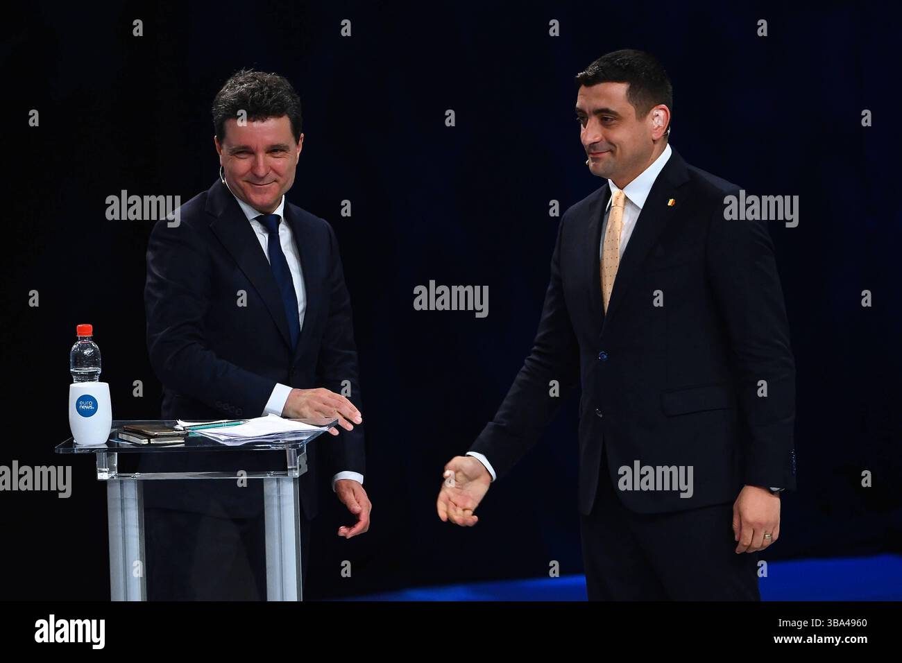 ROMANIA-POLITICS-VOTE-DEBATE Pro-European independent presidential ...