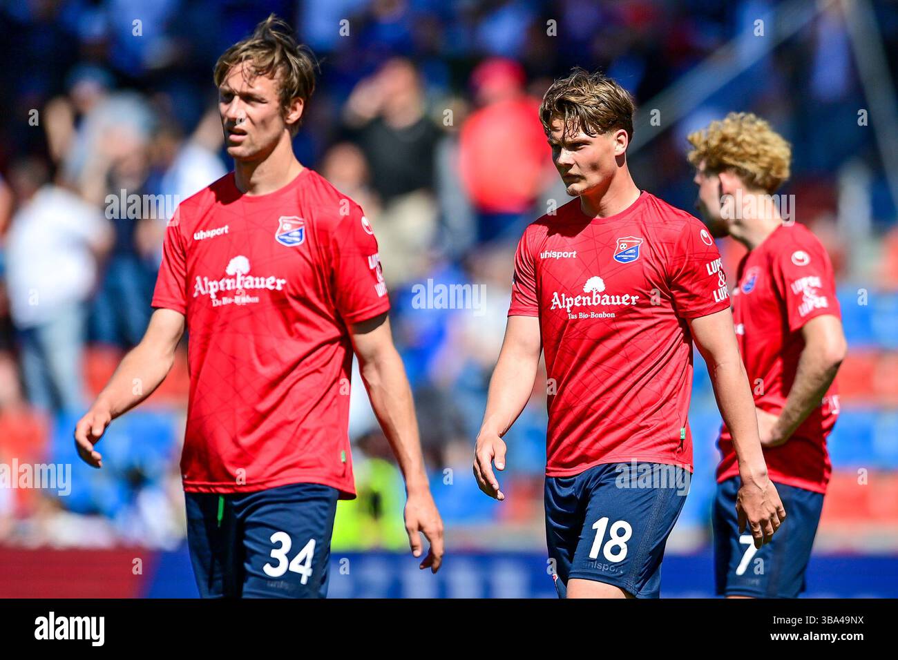Unterhaching, Deutschland. 11th May, 2025. v.li.: Tim Knipping ...