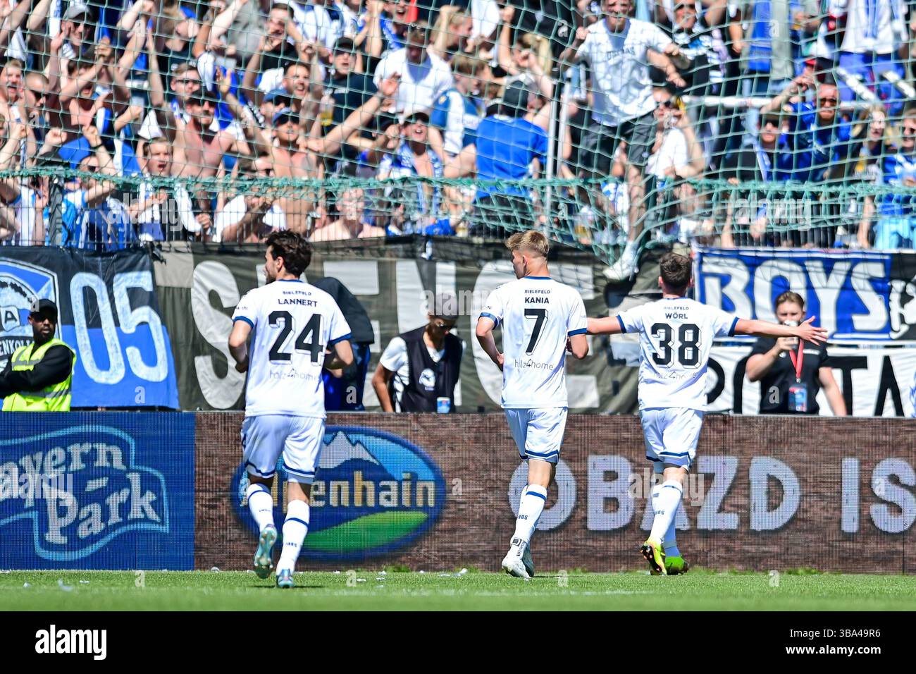 Unterhaching, Deutschland. 11th May, 2025. Bielefelder Spieler mit ...