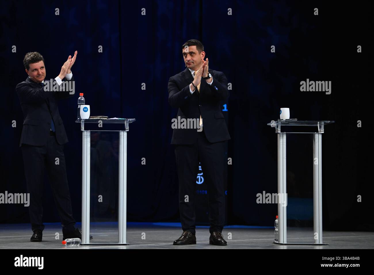 ROMANIA-POLITICS-VOTE-DEBATE Pro-European independent presidential ...