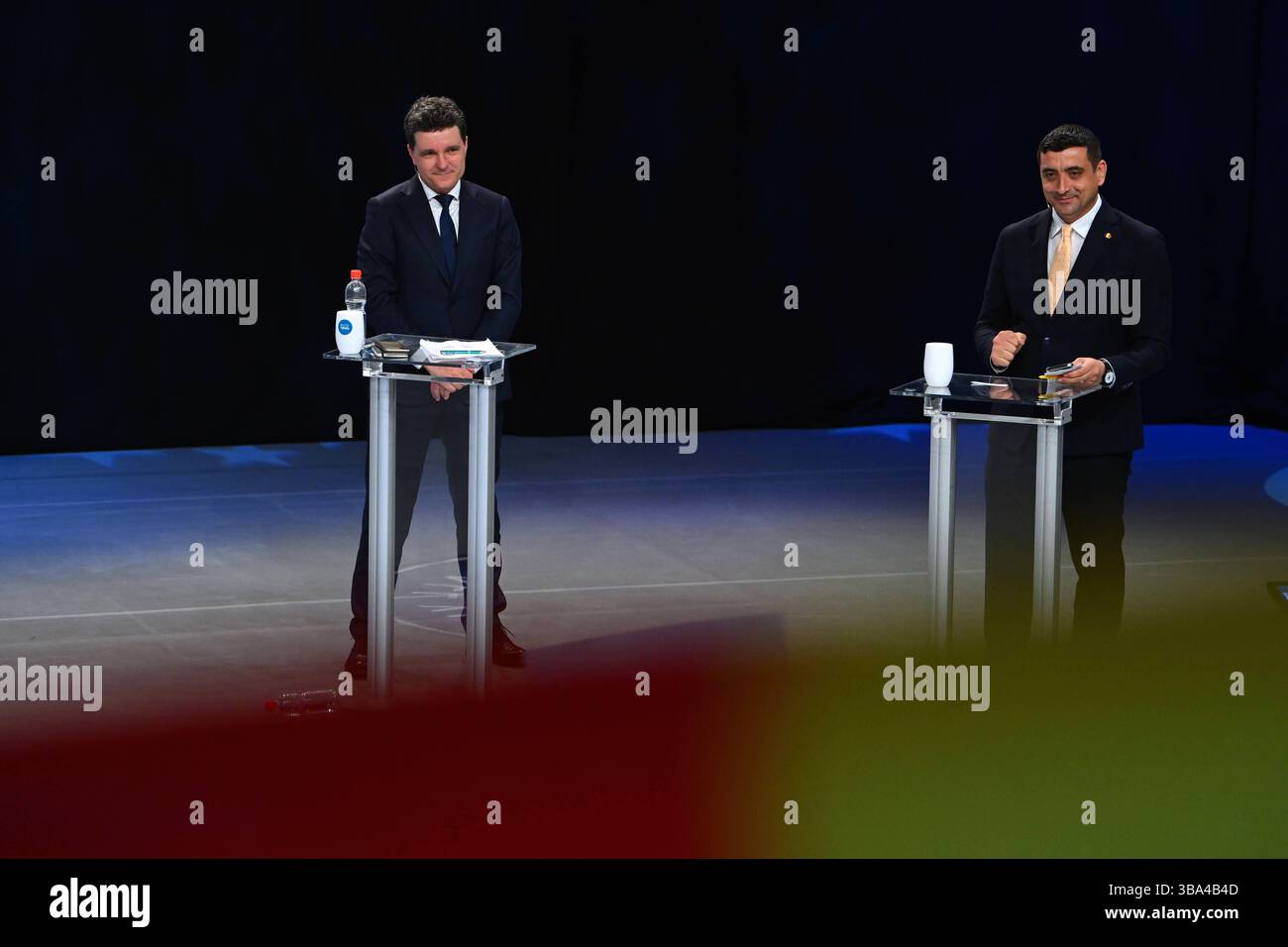 ROMANIA-POLITICS-VOTE-DEBATE Pro-European independent presidential ...