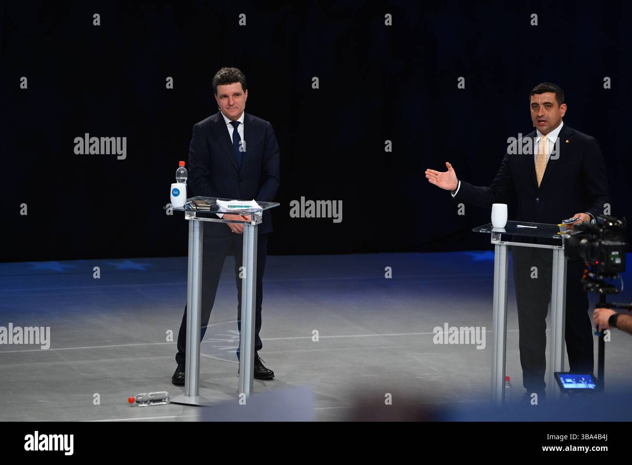 ROMANIA-POLITICS-VOTE-DEBATE Pro-European independent presidential ...